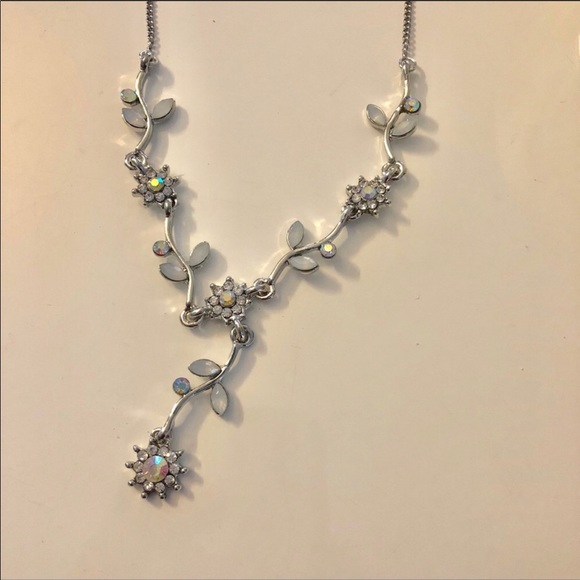 Jewelry | Pendant Necklace With Rhinestone Flower Design | Poshmark